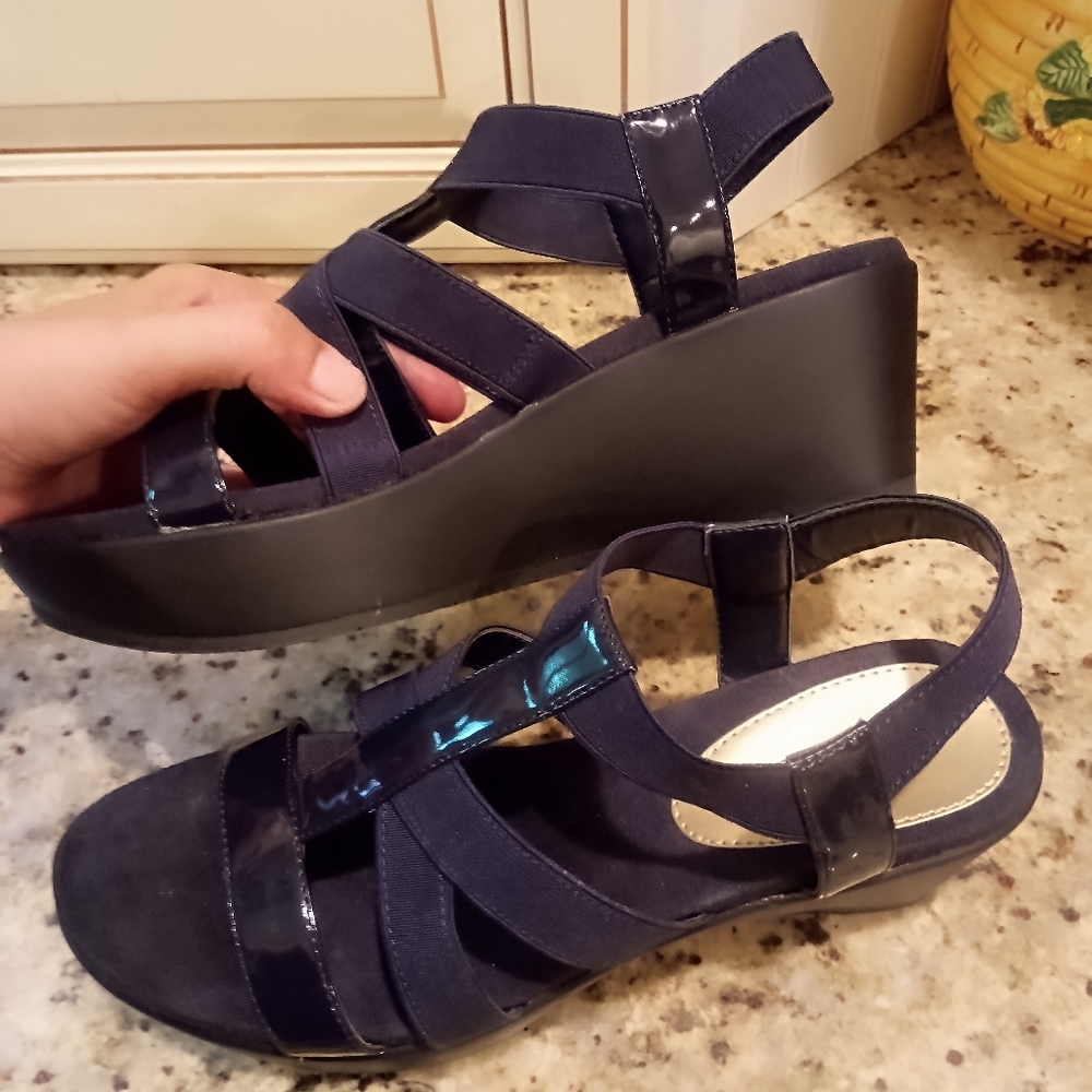 Chaps Stunning Stretchy Sandals - Gem